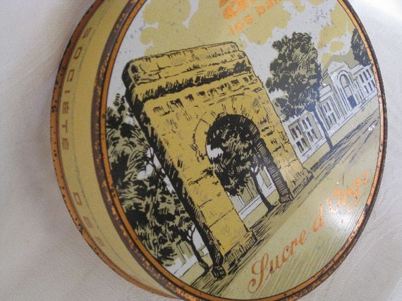 Vintage French Candy Tin Yellow And Black Details on Luulla